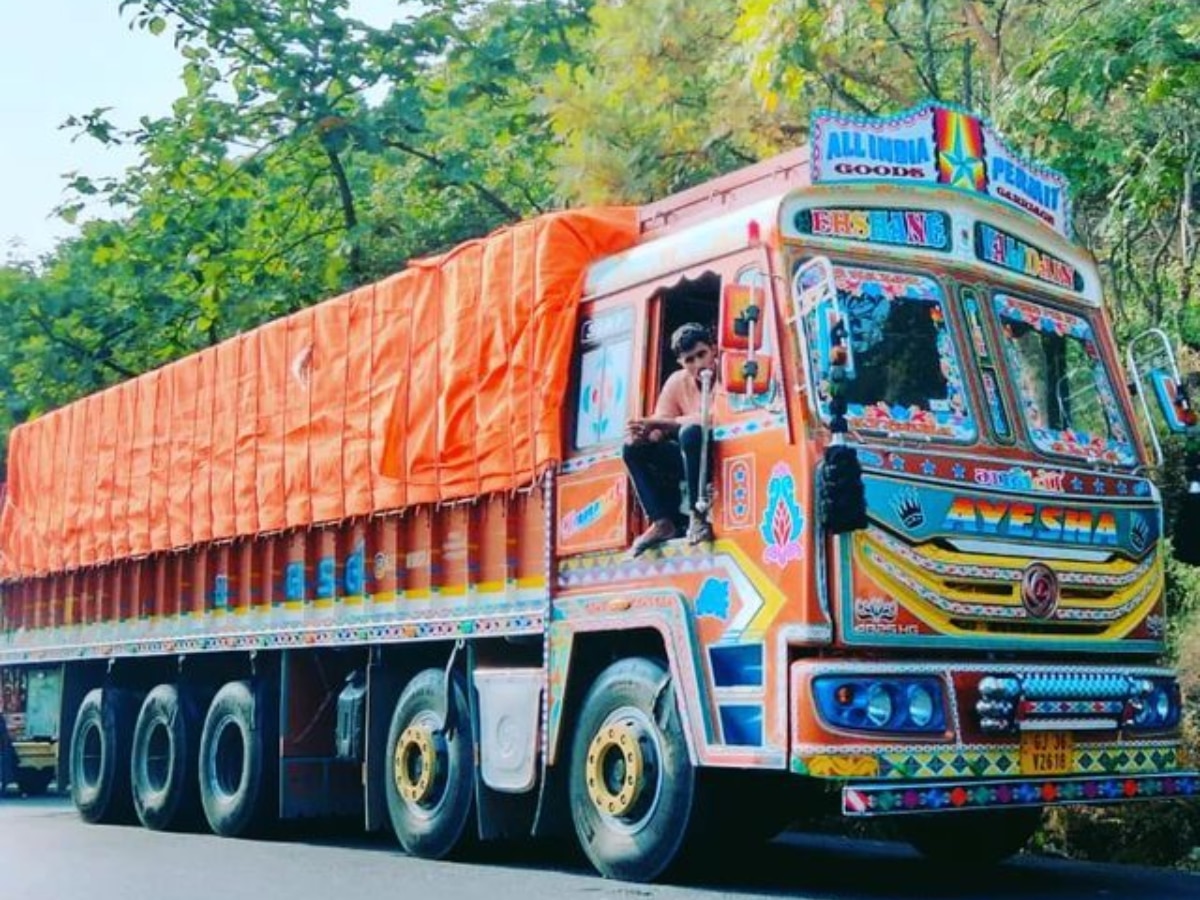 भारतीय ट्रकों के पीछे क्यों लिखें होते हैं 'Use Dipper At Night ...