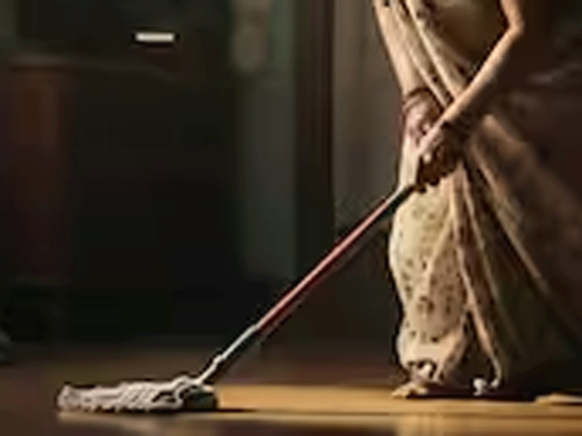 क्या आप भी पुराने अंडरगार्मेंट्स से करते हैं डस्टिंग, लगाते हैं पोछा ...