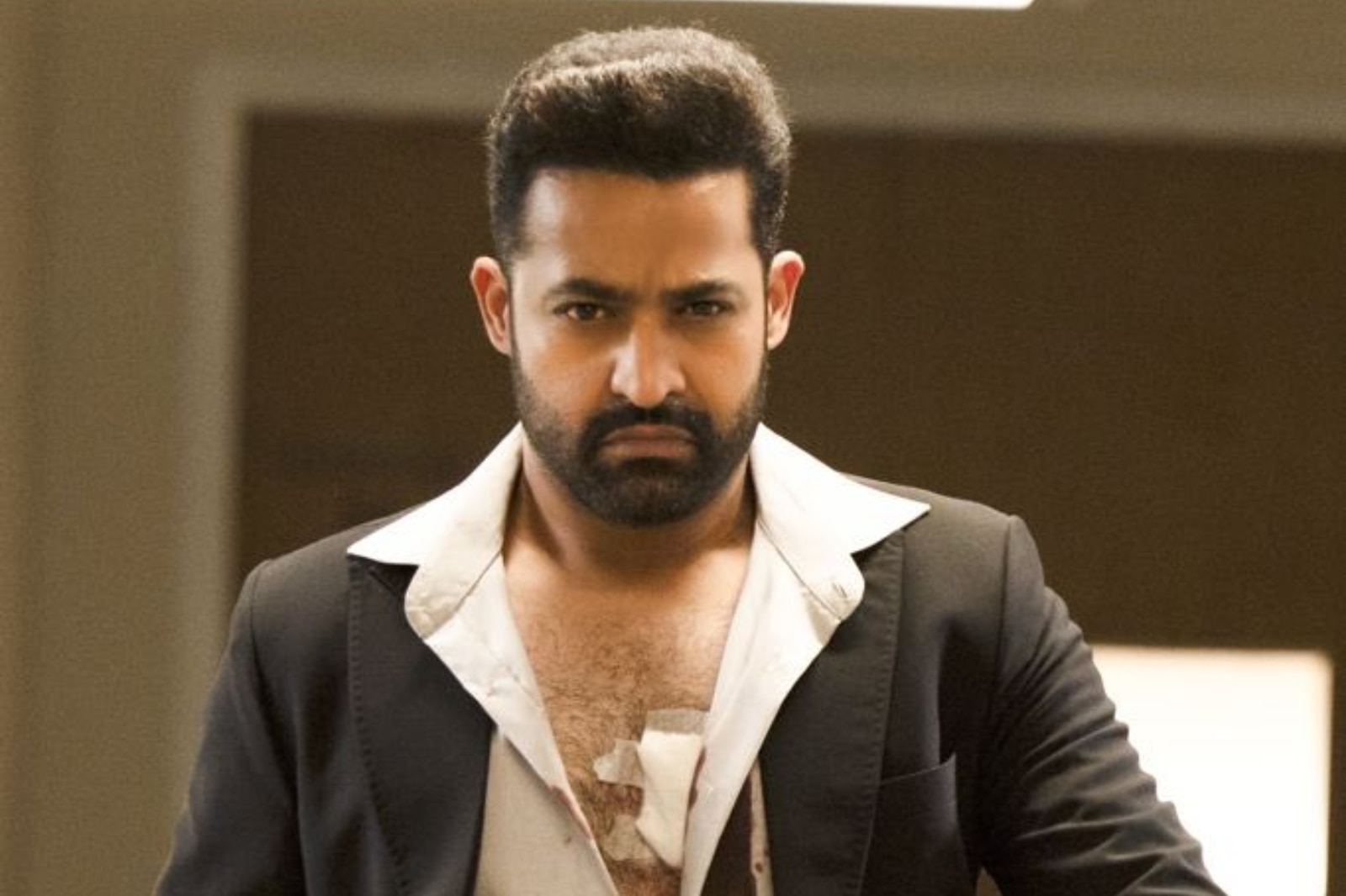 War 2: Hrithik Roshan and Jr NTR actioner sets box office on fire ...