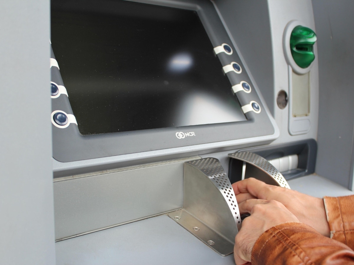 ATM Pin: अगर आप भी रखते हैं ऐसा ATM पिन, तो फौरन बदल दें, वरना खाली हो ...