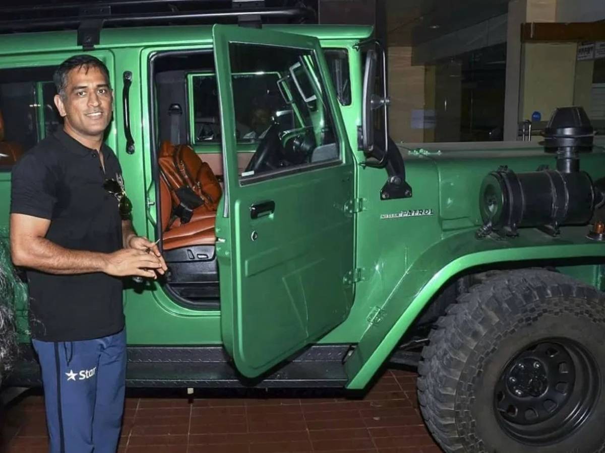 MS Dhoni Car Collection 2025: धोनी ने रांची की सड़कों पर दौड़ाई विंटेज ...
