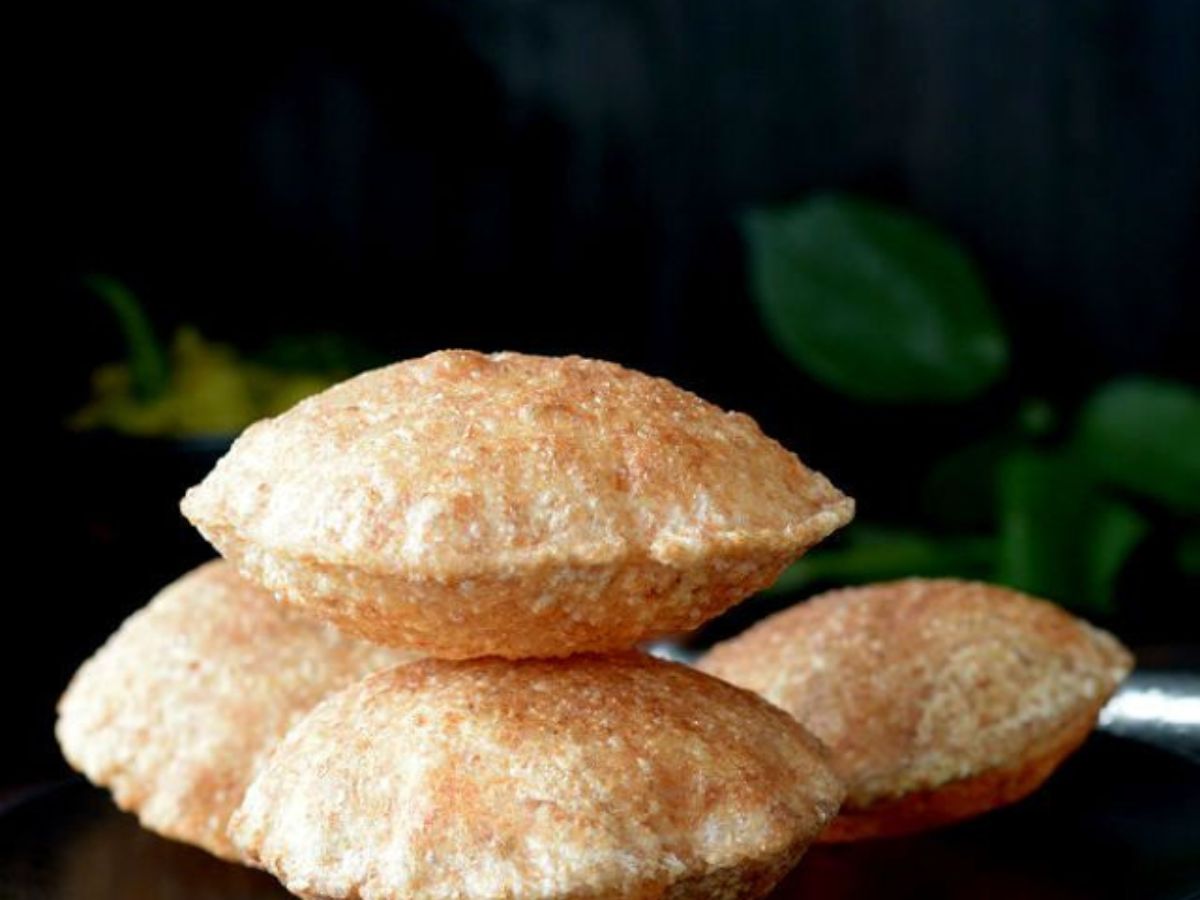 तलते वक्त पूड़ियां पी जाती हैं सारा तेल? बस डालिए कढ़ाई में 1 चम्मच ये ...