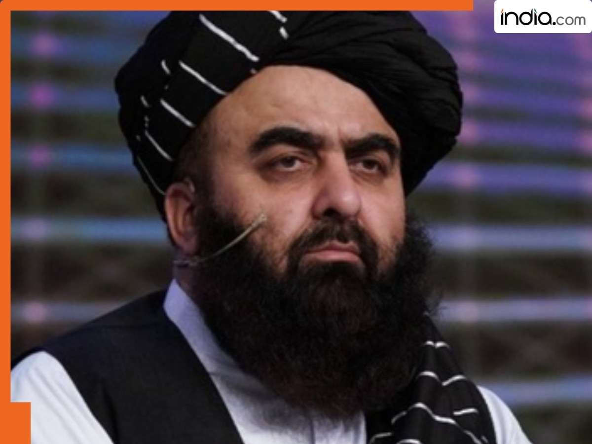 क्या तालिबानी नेता आमिर खान मुत्ताकी की प्रेस कॉन्फ्रेंस में महिला ...