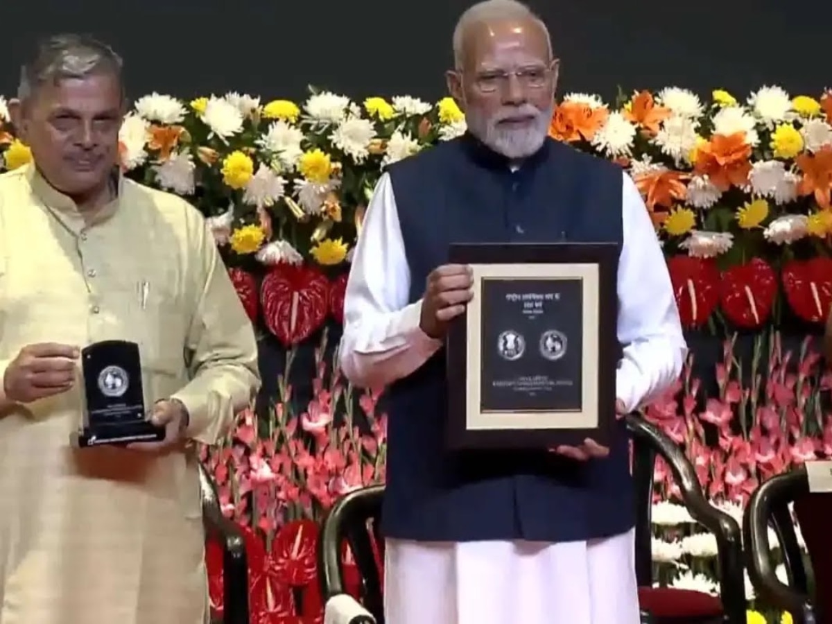 RSS के 100 साल पूरे होने पर जारी हुआ 100 रुपये का सिक्का, क्या इसे आम ...