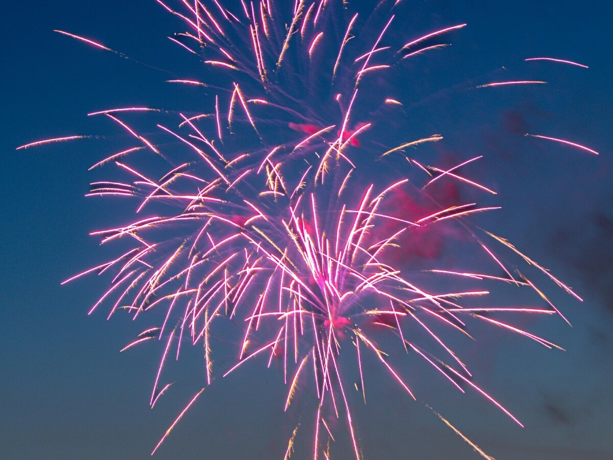 Science of Firecrackers: बारूद तो हर पटाखों में होता है, लेकिन रॉकेट ही ...