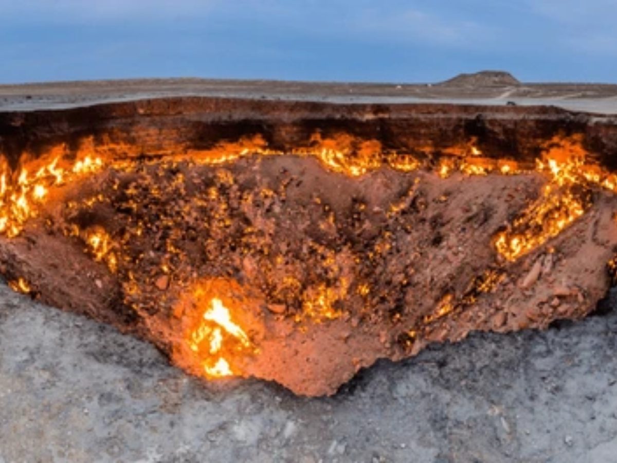 वैज्ञानिकों की गलती के कारण खुला 'नर्क का दरवाजा', इस जगह पर 50 सालों से धधक रही आग, अधूरी ...