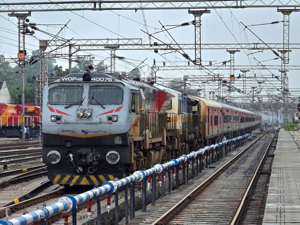 ट्रेन के कोच में 'EV' का क्या है मतलब! सिर्फ इन लोगों का मिलता है इस ...