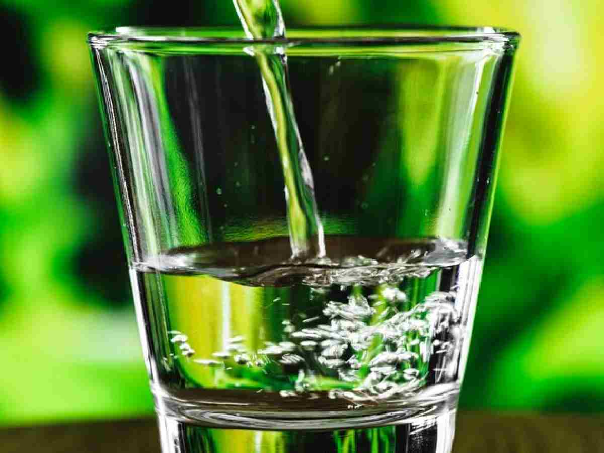 किस रंग का होता है पानी? सही जवाब खोजते-खोजते थक जाते हैं लोग! जानिए यहां