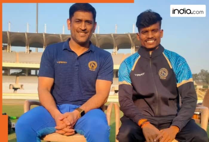This Indian cricketer had a quiet word from Dhoni, missed a flight, now ...