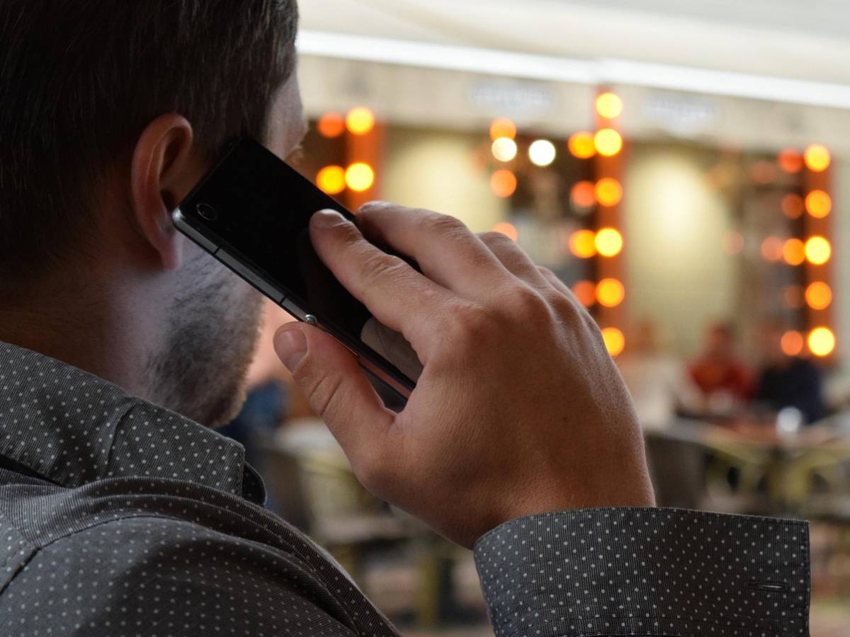 Spam Calls से हो गए हैं परेशान...तो फोन की सेटिंग्स में जाकर तुरंत ऑन ...