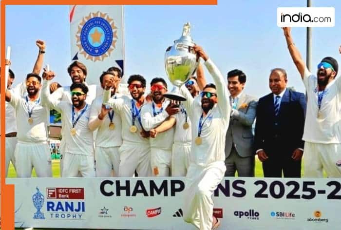Star player from Delhi Capitals receives 'Player of the Match' award in ...