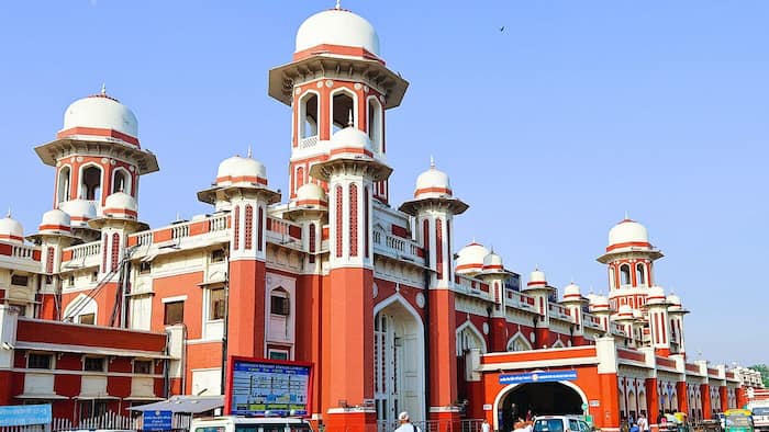 लखनऊ में आंधी का कहर- चार बाग स्टेशन का टिन शेड गिरा- तीन घायल, RPF-GRP ...