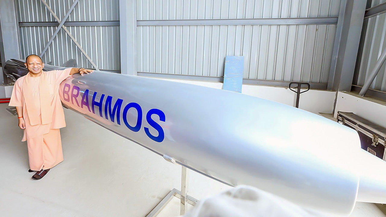 दुनिया को भा गई भारत की BrahMos, इस देश संग हुई बड़ी डील; जानिए मिसाइल ...