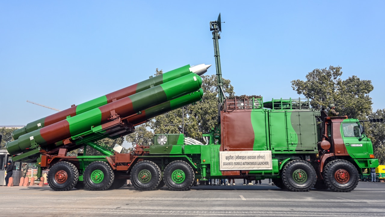 दुनिया को भा गई भारत की BrahMos, इस देश संग हुई बड़ी डील; जानिए मिसाइल ...