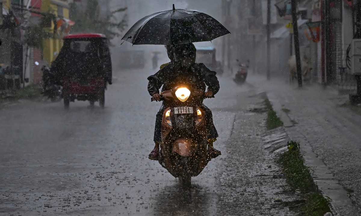 Relief for residents as heavy rain lashes Delhi NCR with strong winds ...