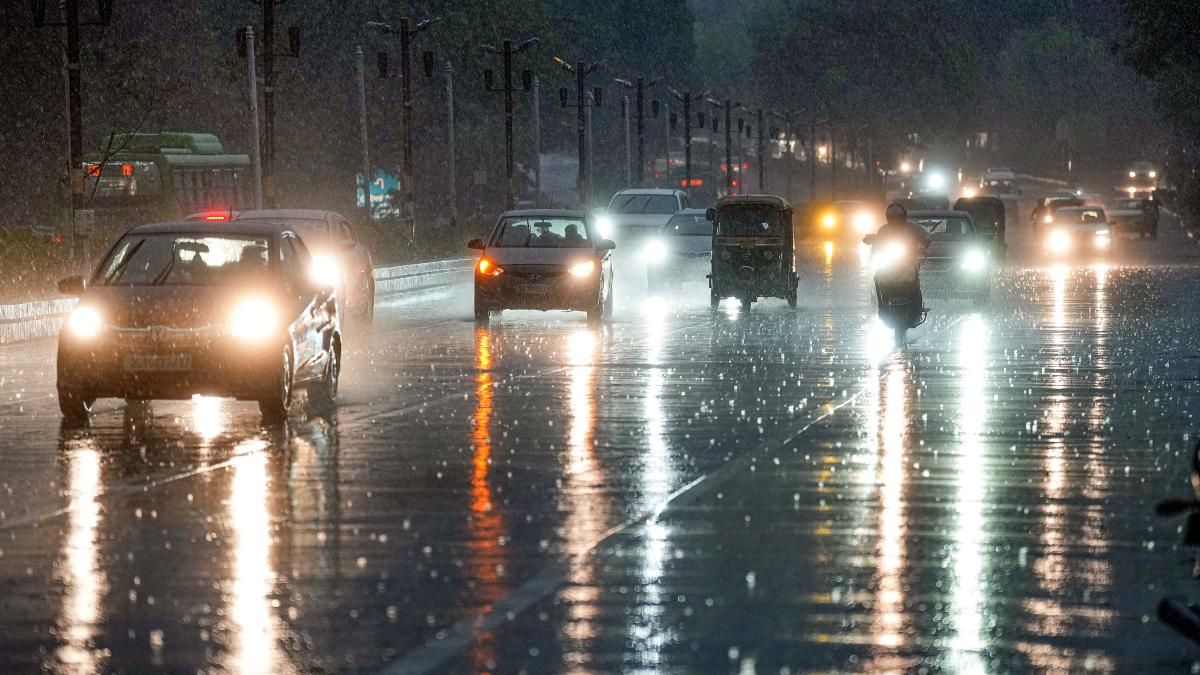 'Extreme weather' warning issued in Noida; Rain, lightning and gusty ...