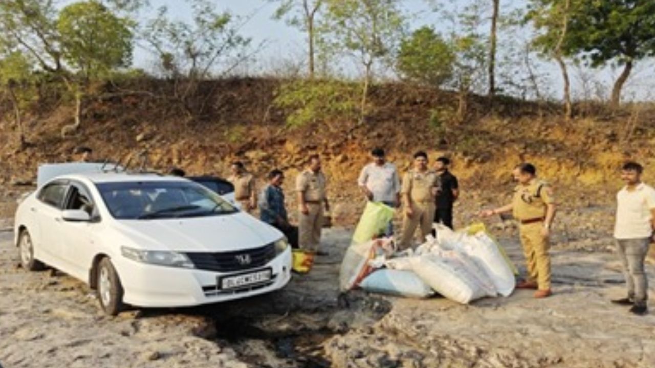 Bollywood-style high-speed chase! Drug smugglers throw Rs 100 currency ...