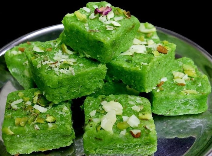 गर्मी में ठंडक और मिठास का डबल डोज है लौकी कलाकंद, बनाने में भी एकदम ...