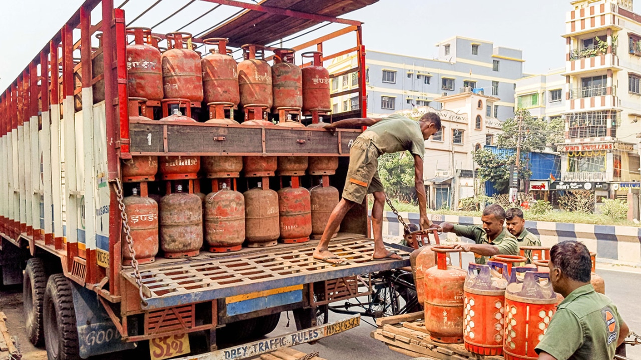 LPG, PNG prices June 4, 2026: Check domestic, commercial cylinder rates ...